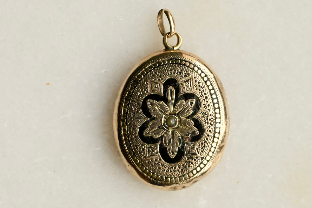 Antique Victorian 12 CT gold locket with photo compartment and tracery ...