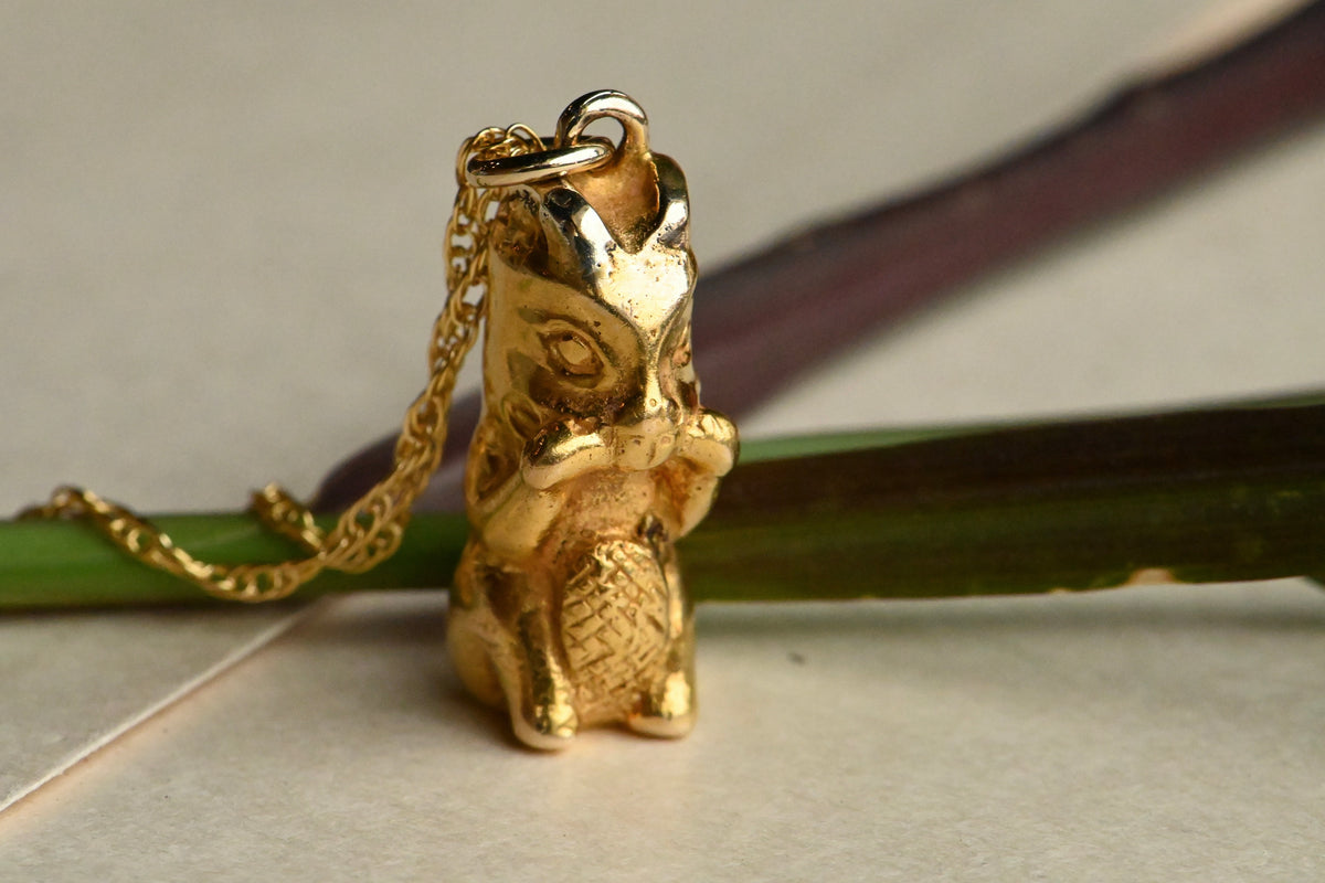 Vintage 1980s 10K beaver totem charm pendant – Jean Jean Vintage